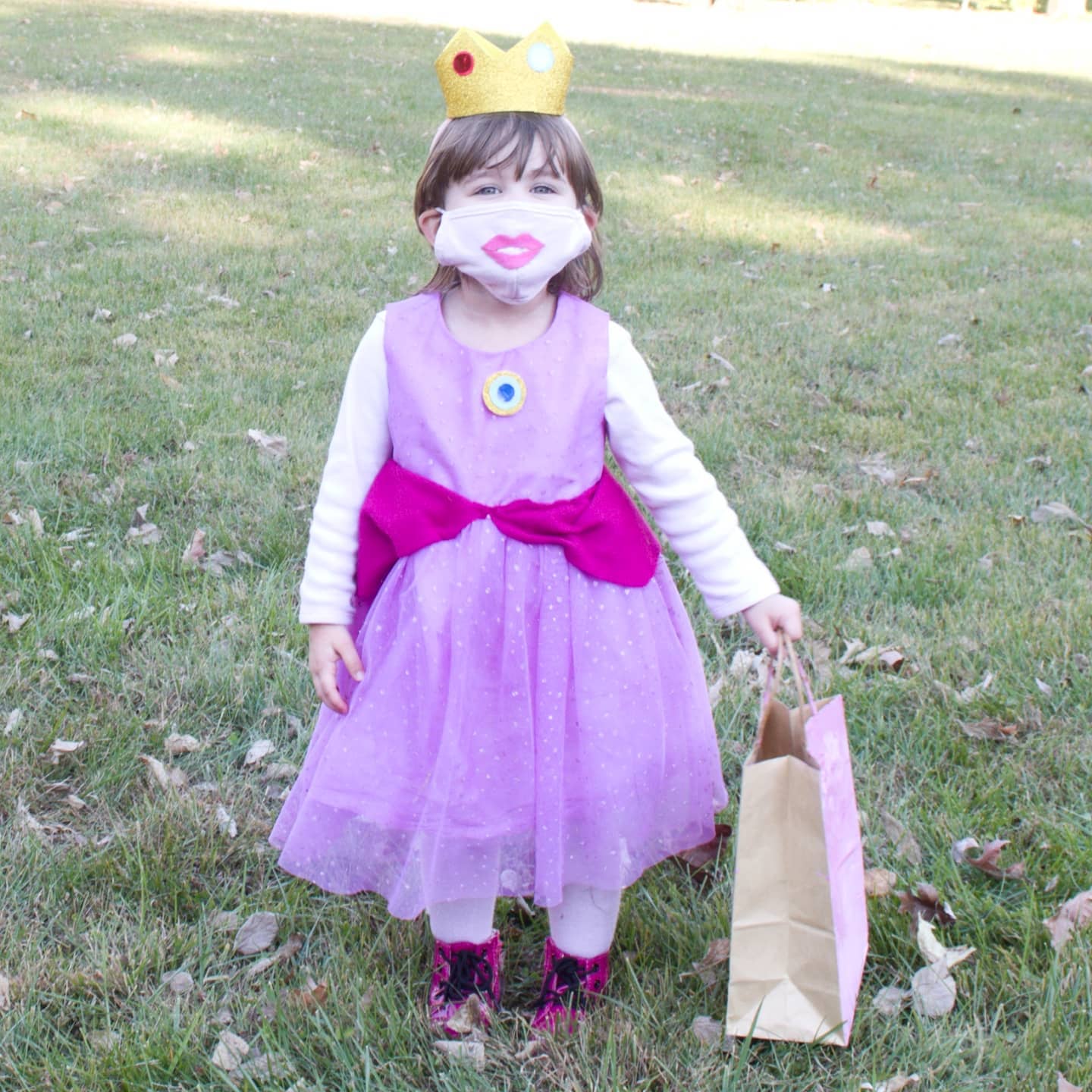 Princess Peach and mask DIY costume - Loving Here